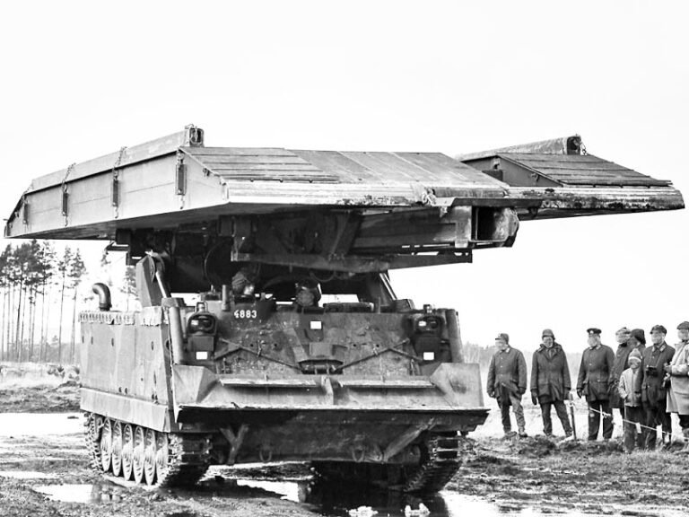 BROBV-941 (Brobandvagn 941) AVLB | Weapons Parade | BROBV-941 bridge layer.