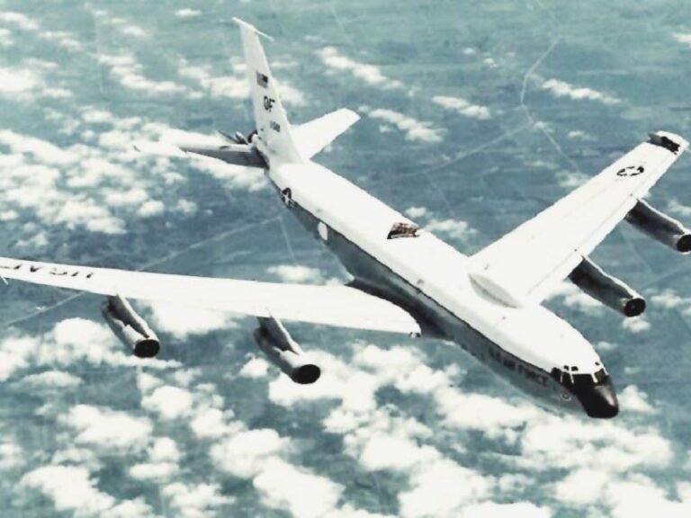 Boeing EC-135C "LOOKING GLASS" command and control aircraft | Weapons ...
