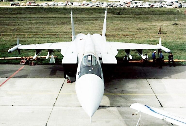 MiG-25 "FOXBAT A / C / E / F" gallery | Weapons Parade