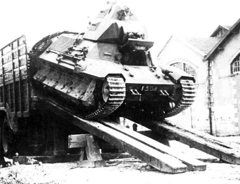 FCM-36 gallery | Weapons Parade | FCM-36 infantry tank.
