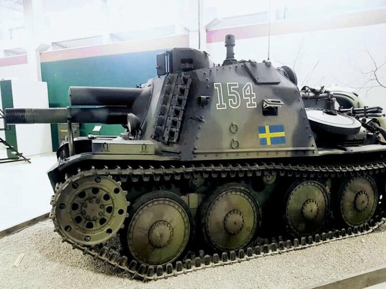 Sav m/43 self-propelled assault gun | Weapons Parade Sav m/43 assault gun.