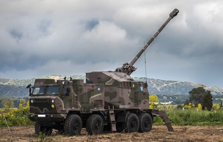 Nora B-52 155mm wheeled self-propelled howitzer gallery | Weapons Parade